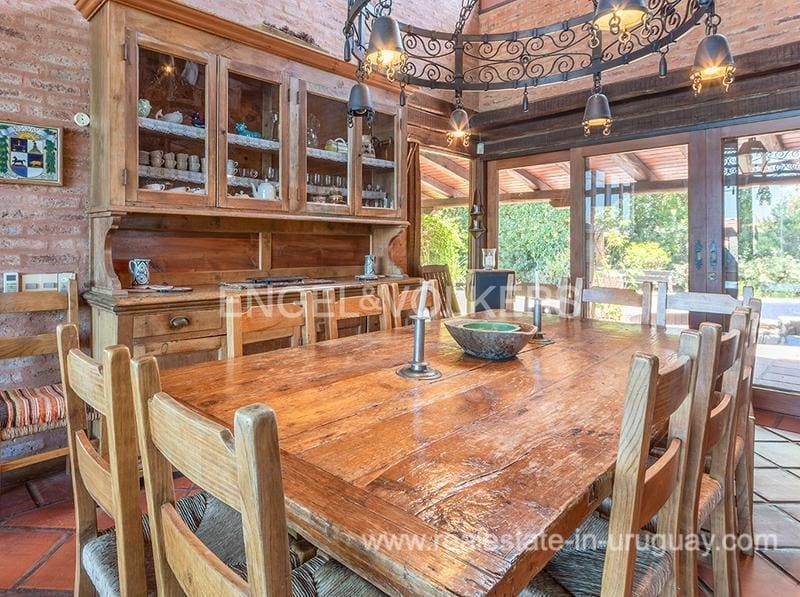 Solid Traditional house in Montoya - Real Estate in Uruguay