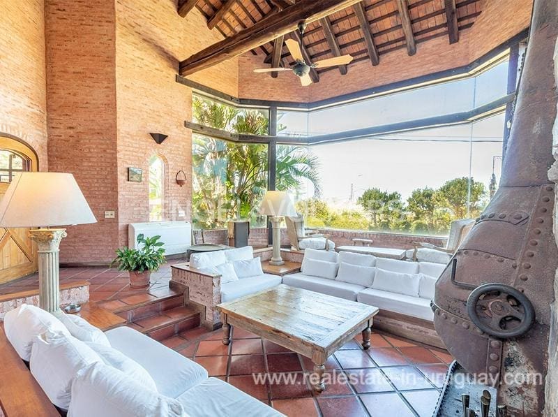 Solid Traditional house in Montoya - Real Estate in Uruguay