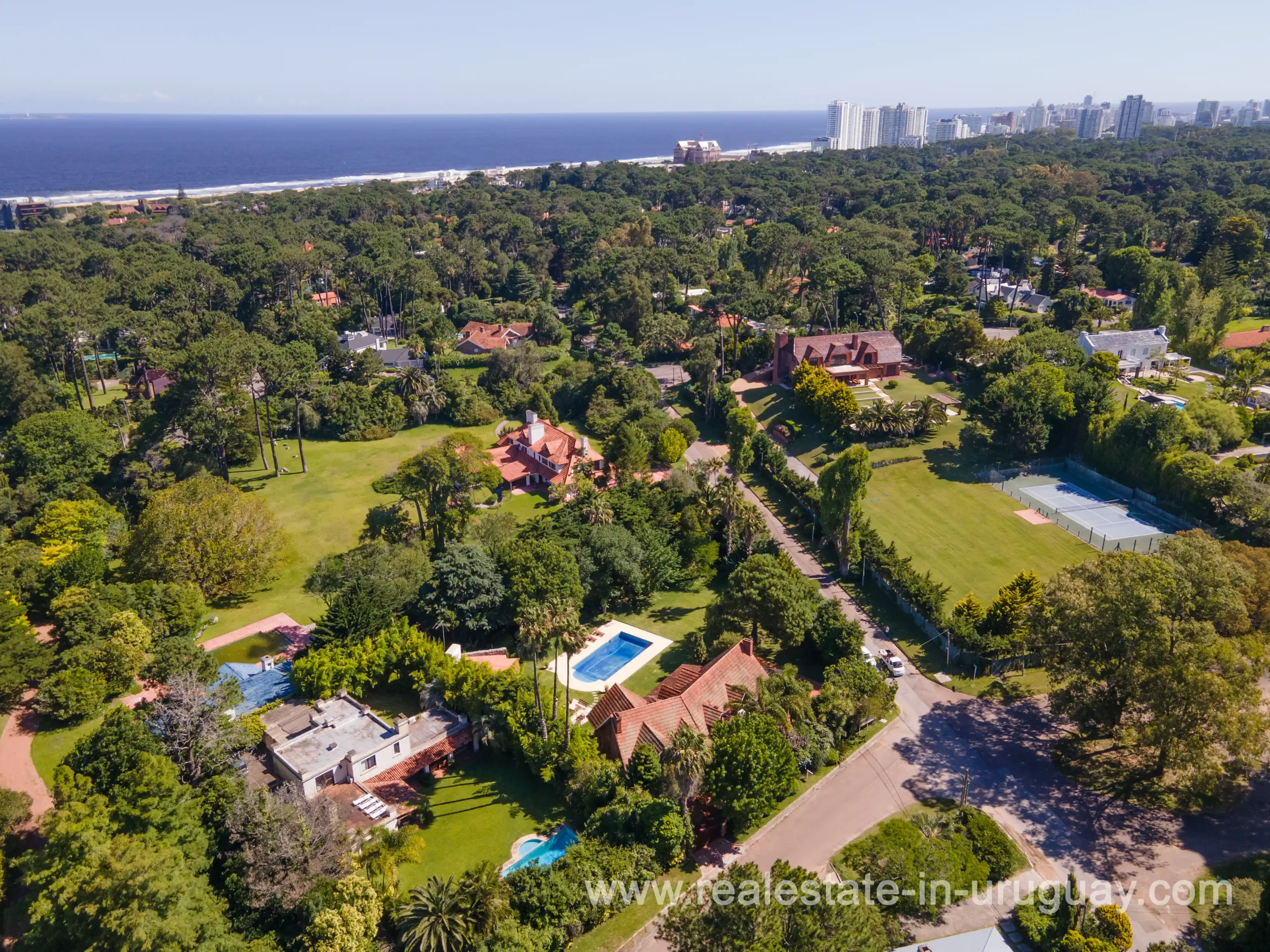 Large Residence in the heart of the Golf district in Punta del Este ...