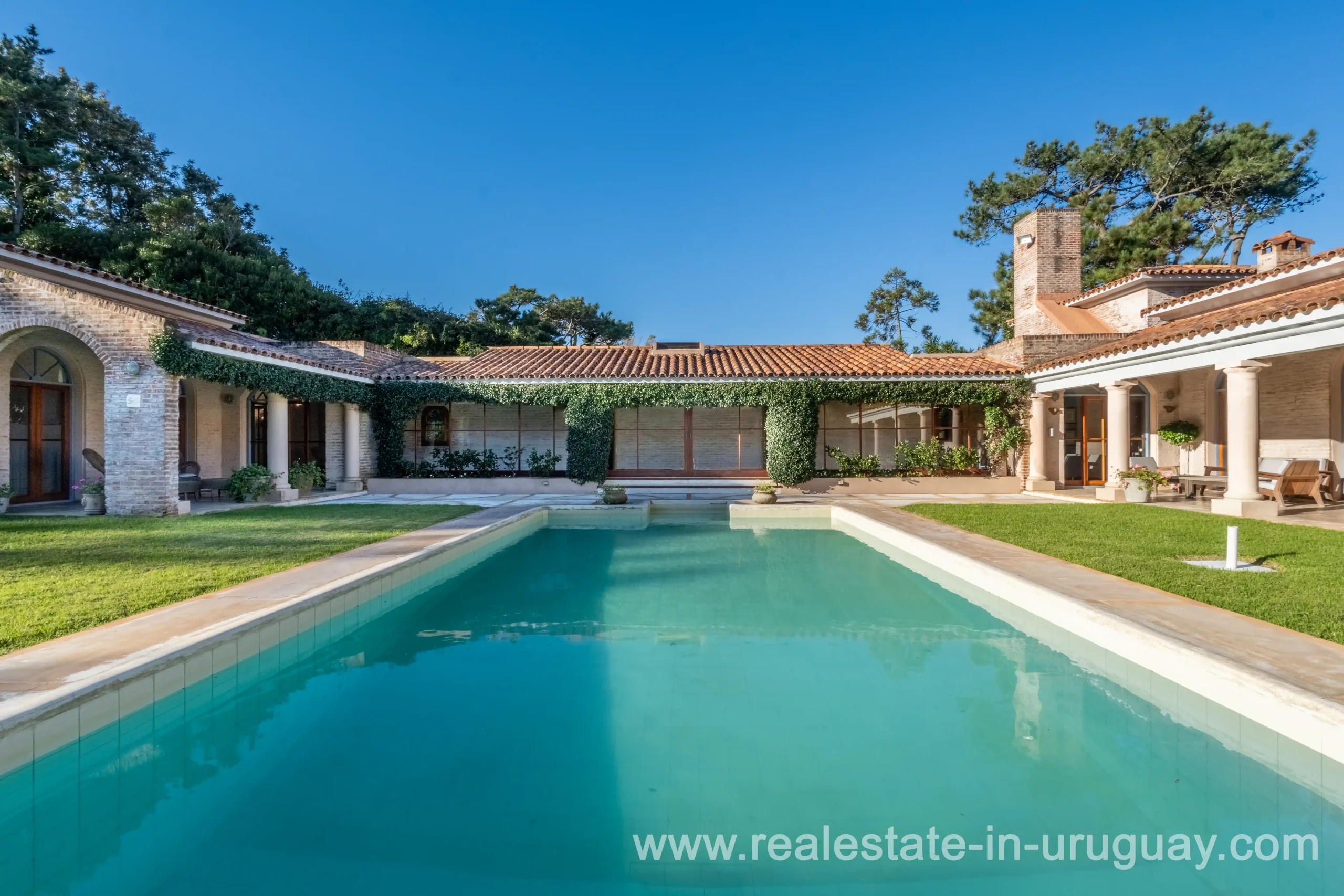 Exceptional Tuscan Style House in Punta del Este - Real Estate in Uruguay