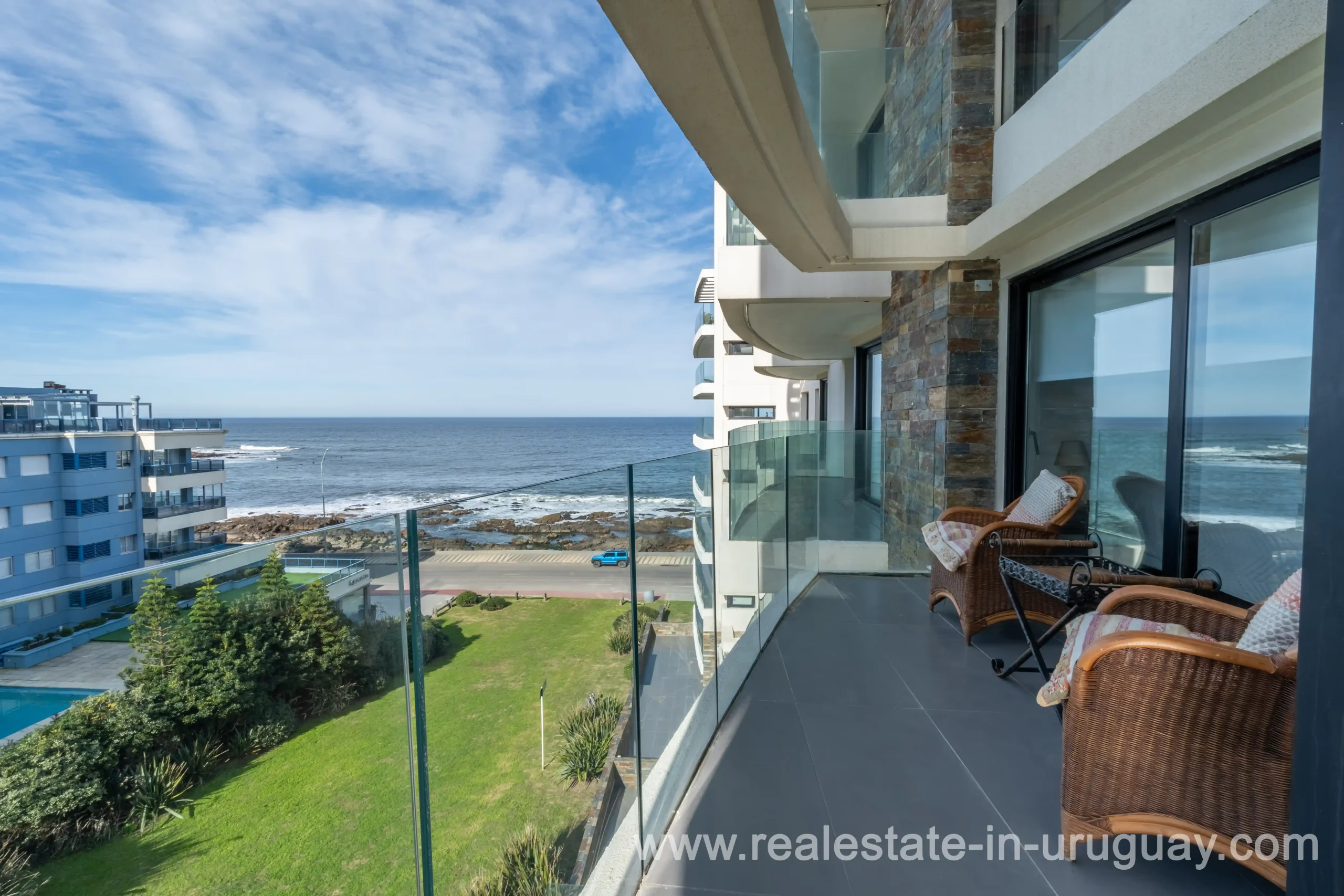 Elegant apartment with sea view - Real Estate in Uruguay