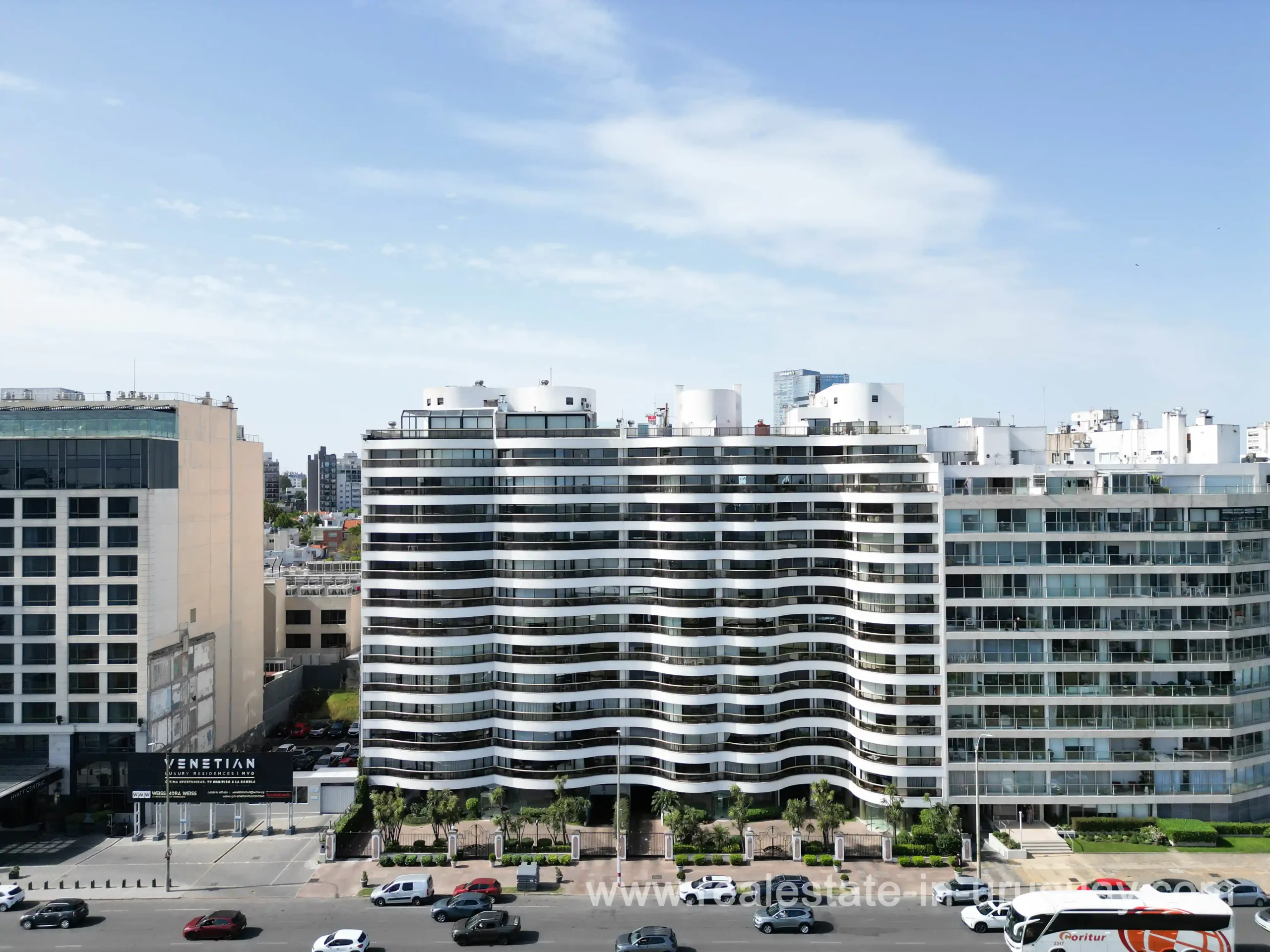 Edificio Olimpo on the Pocitos Rambla - Real Estate in Uruguay